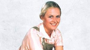 'A Country Practice' and 'E-Street' star Penny Cook dies aged 61 ...