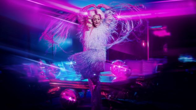 Dean Misdale celebrates success with new single topping the iTunes ...