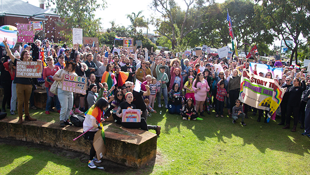 LGBTIQA+ community stands up to protesters at Maylands Drag Storytime